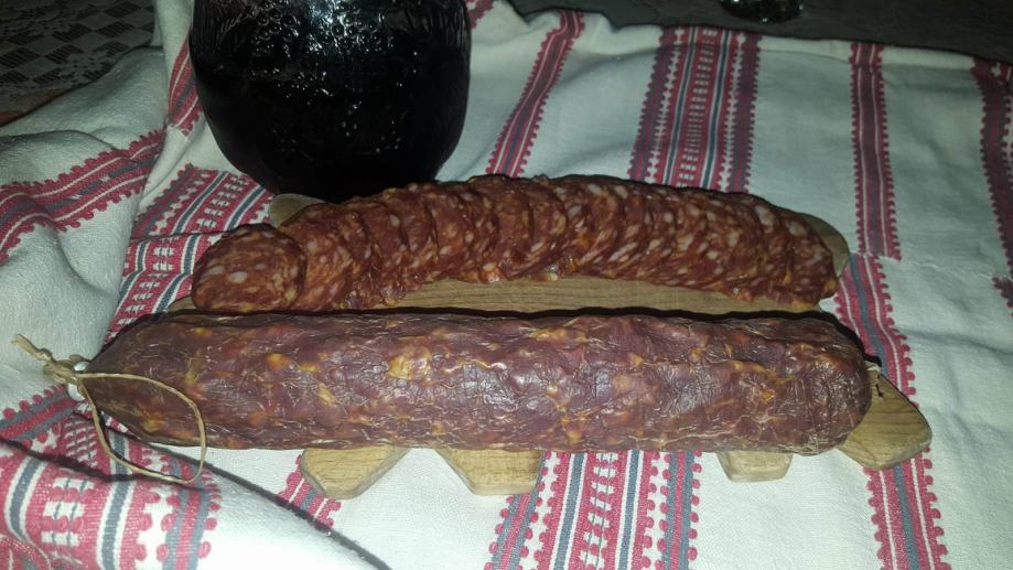 Domaća slavonska kobasica,kulenova seka,suha rebra