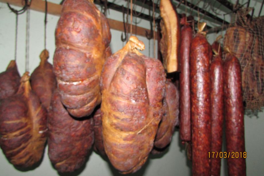 KULEN OD CRNE SVINJE FAJFERICE