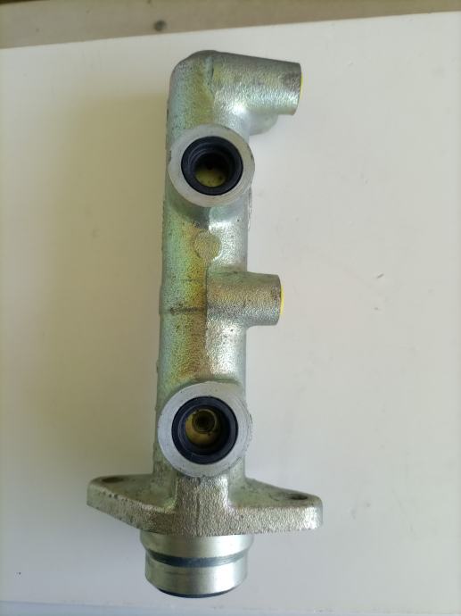 Ford Sierra PAKNE / GLAVNI KOČIONI CILINDAR