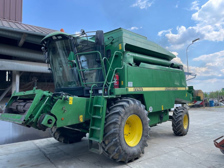 Kombajn John Deere 2266