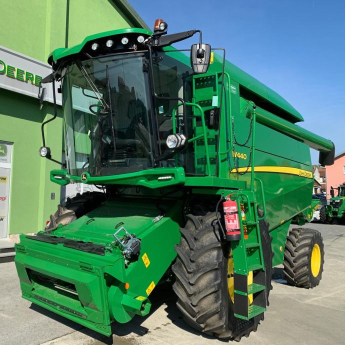 Kombajn John Deere W440 + heder John Deere 616R