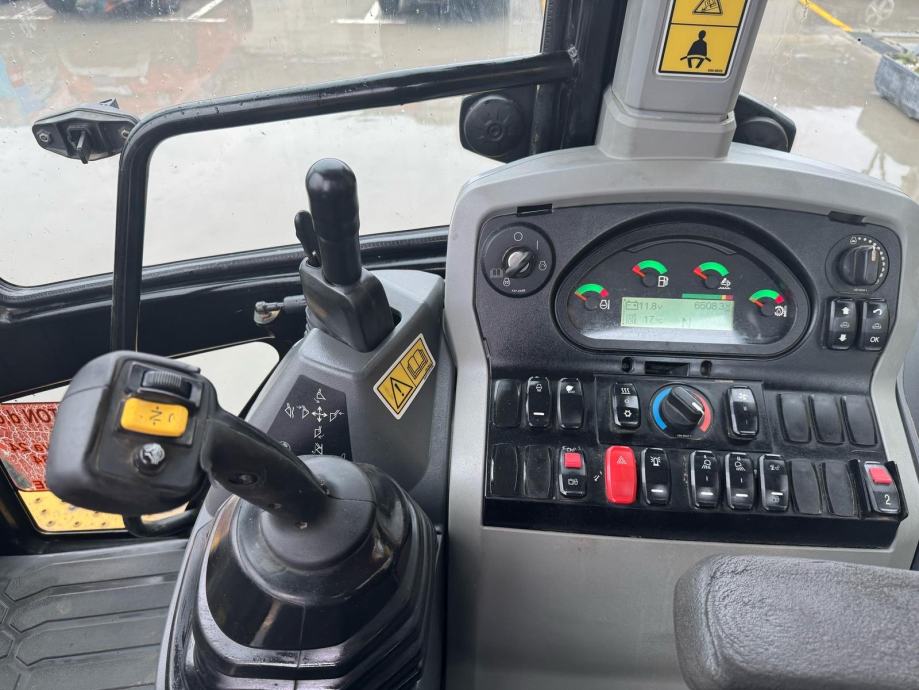 CAT 444 F2 KOMBINIRKA