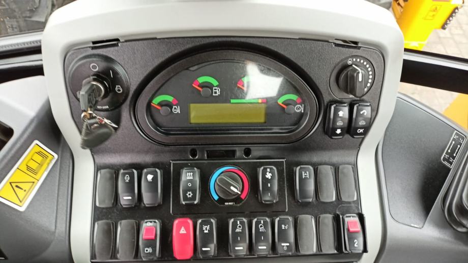 KOMBINIRKA CAT 432 F2, 2019. CATERPILLAR 432 F2