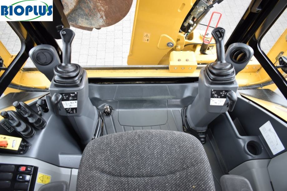 KOMBINIRKA CAT 444 F2, 2017. CATERPILLAR 444 F2