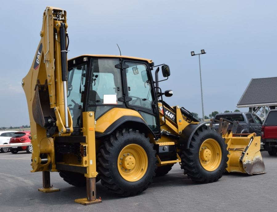 KOMBINIRKA CAT 444F2 2018.