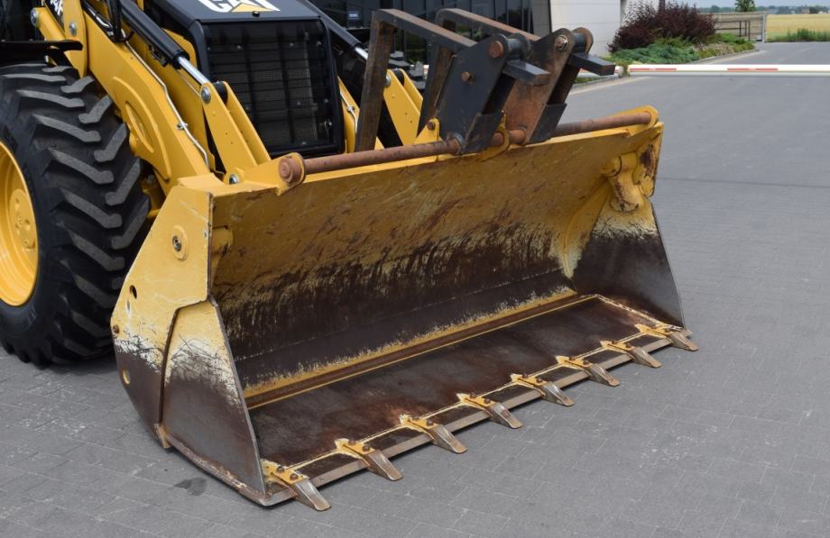 KOMBINIRKA CAT 444F2 2018.