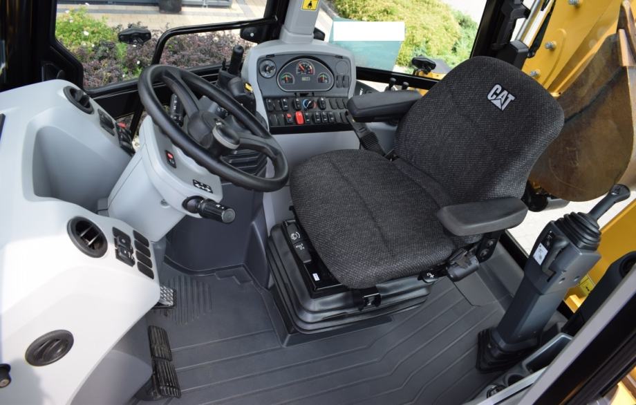 KOMBINIRKA CAT 444F2 2018.