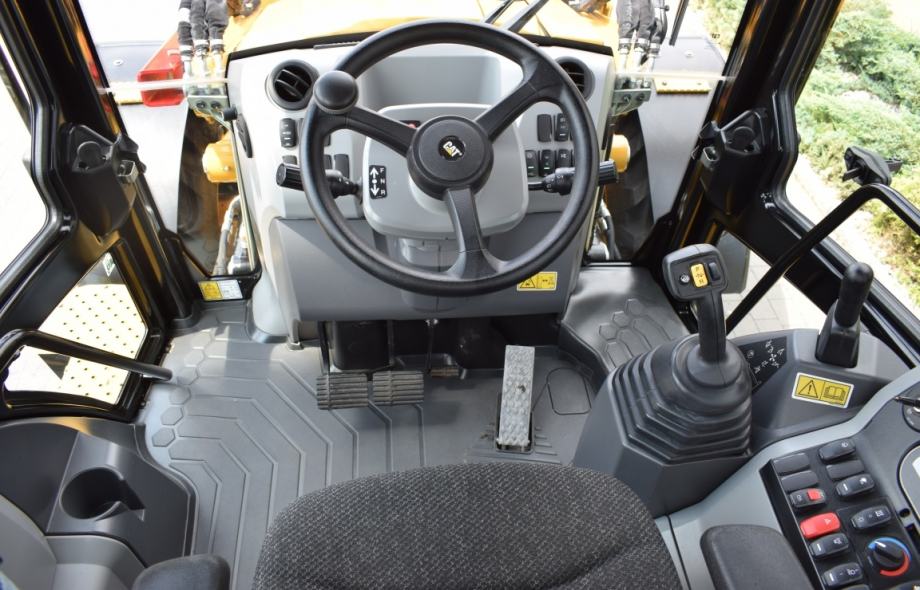 KOMBINIRKA CAT 444F2 2018.