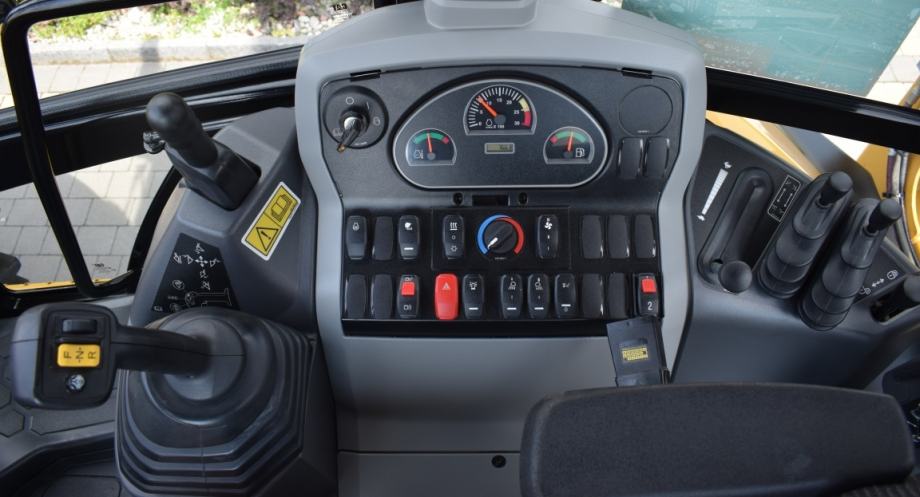 KOMBINIRKA CAT 444F2 2018.