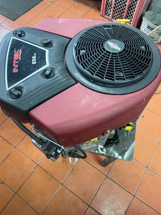 Motor za traktor kosilicu 22 hp Briggs & Stratton