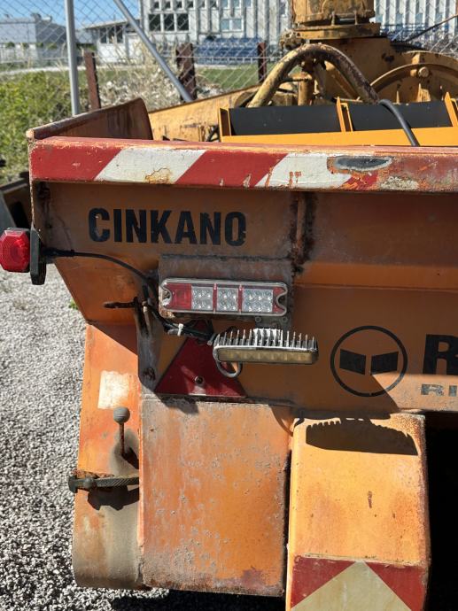 Riko Ribnica TK-12 vlečni posipalec z elektro vklopom