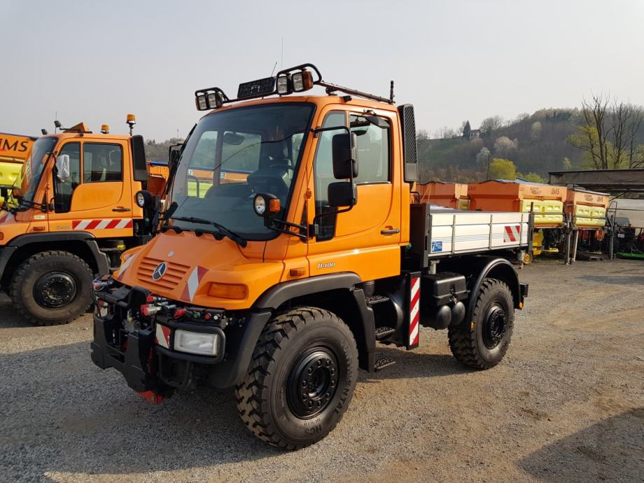 Mercedes UNIMOG U 400 2003