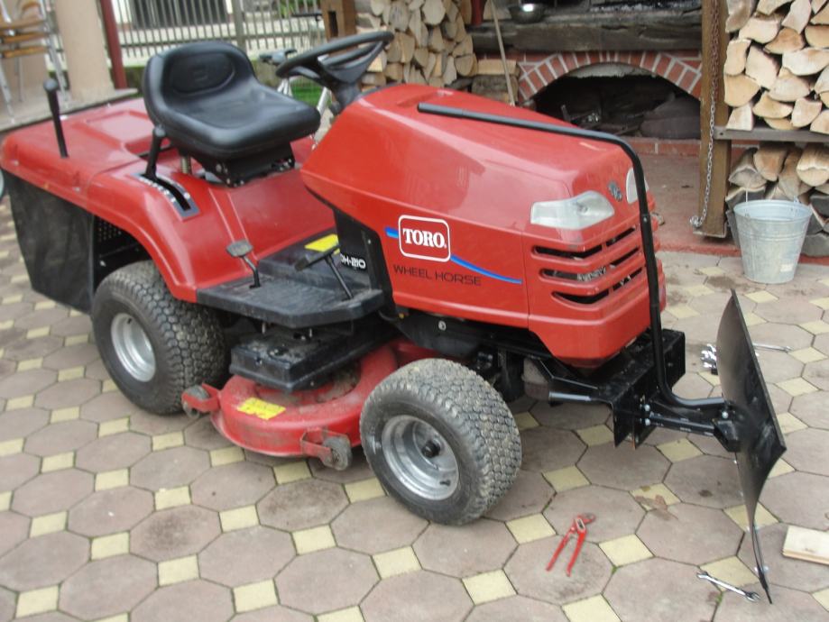 TRAKTORSKA KOSILICA TORO DH-210
