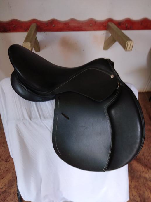 prodam različita sedla ( preponsko sedlo, dresurno sedlo )