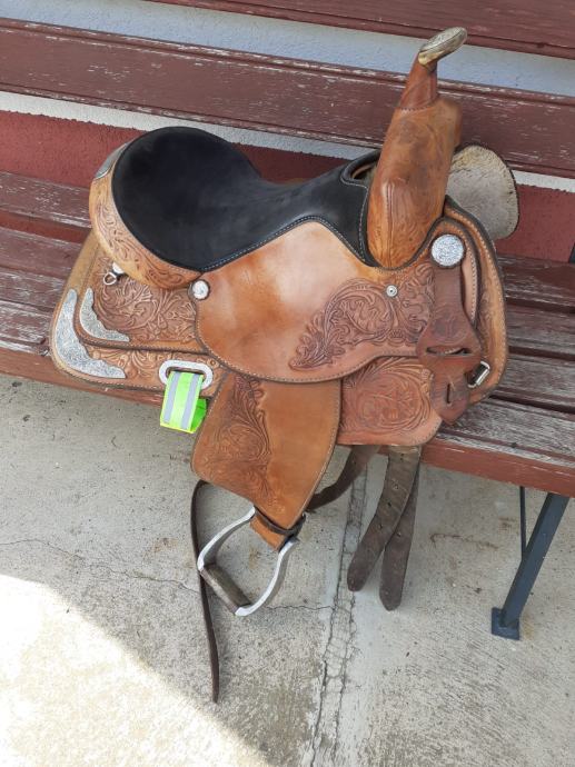 Western sedlo i oprema za jahanje.