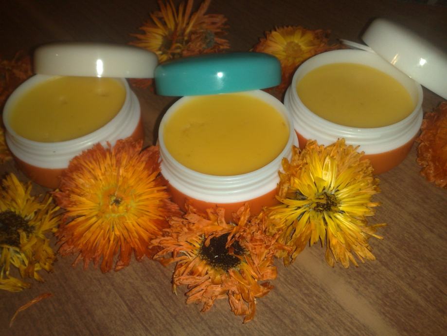 Nevenova mast, krema, čaj i sapun;Crni sljez čaj