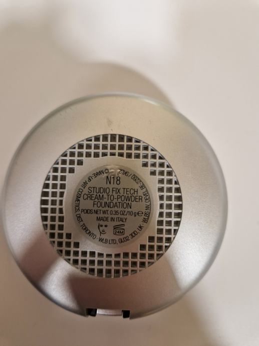 Puder MAC - cream to powder foundation