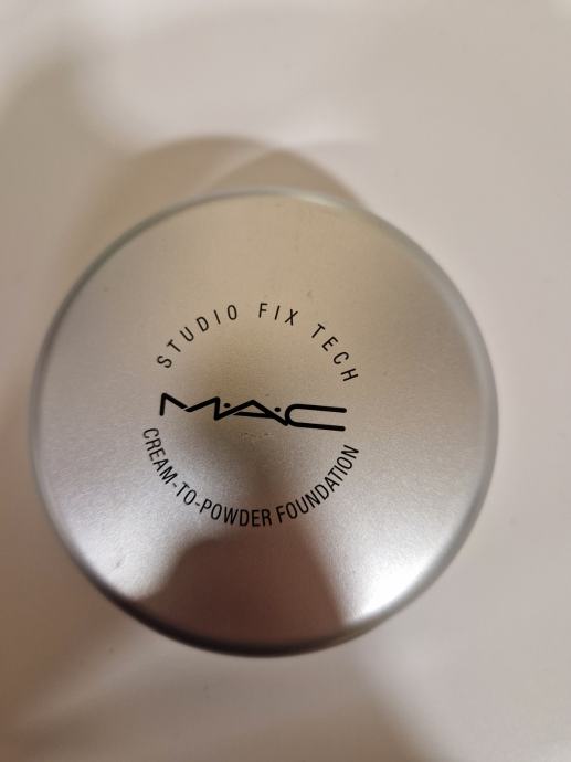 Puder MAC - cream to powder foundation