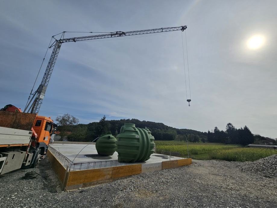 Građevinski kran Benedini B518, 18m radijus, nosivost 1000/500 kg