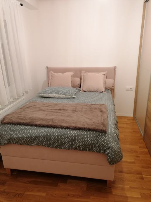 Box spring krevet 140 cm
