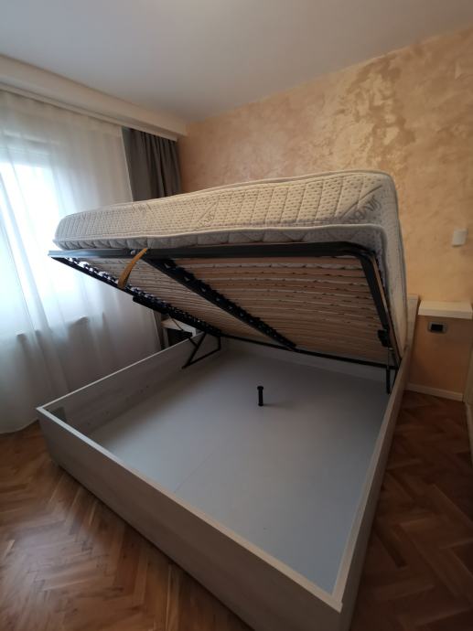 Hespo krevet 180x200 sa podnicom i Hespo madracem