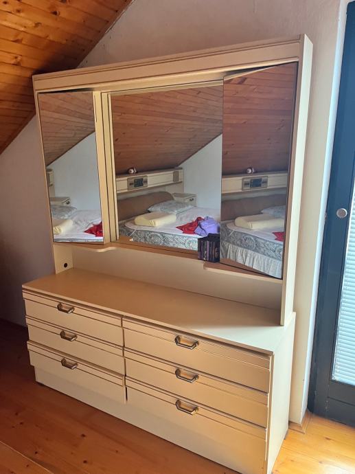 Krevet, nocni ormari, komoda