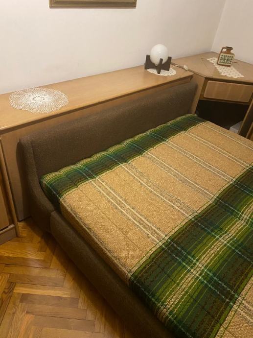 Krevet i pripadajući ormari - besplatno