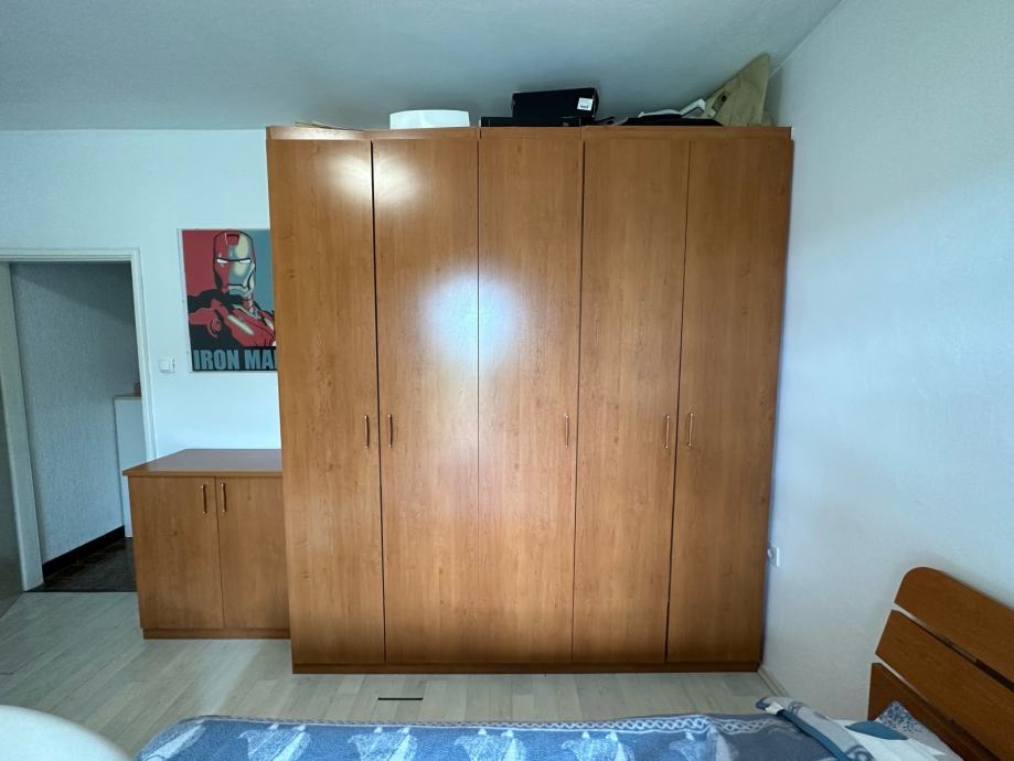 Poklanjam sobu - soba (ormar, krevet, ormarić i noćni ormarić)