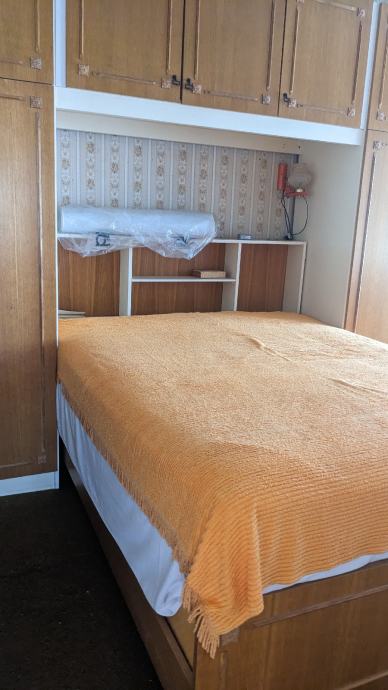 Poklanjam spavaću sobu