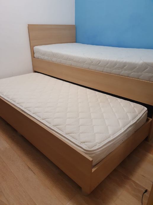 Spavaći krevet sa dva ležaja u jednom