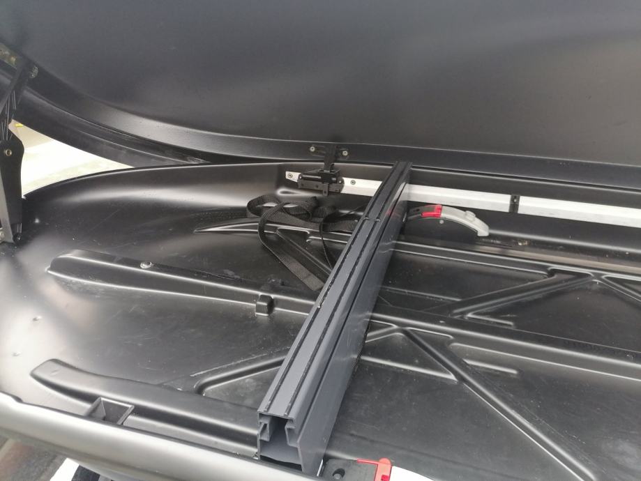 Krovna kutija THULE VISION 650 CARBON