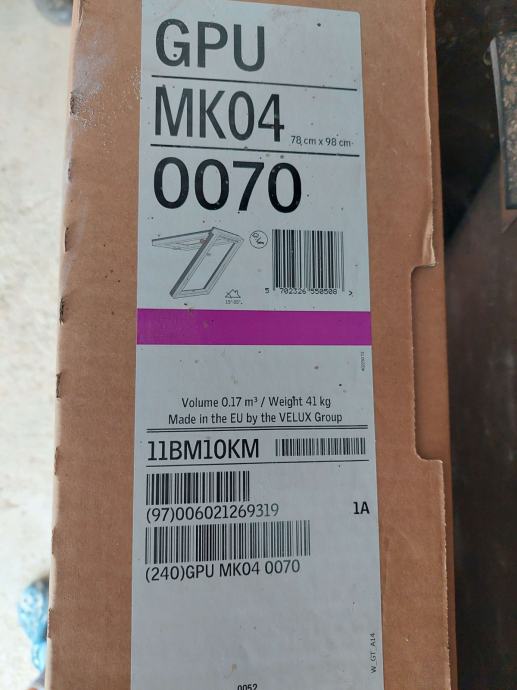 Novi VELUX GPU MK04 0070 krovni prozor s opšavom i sjenilom