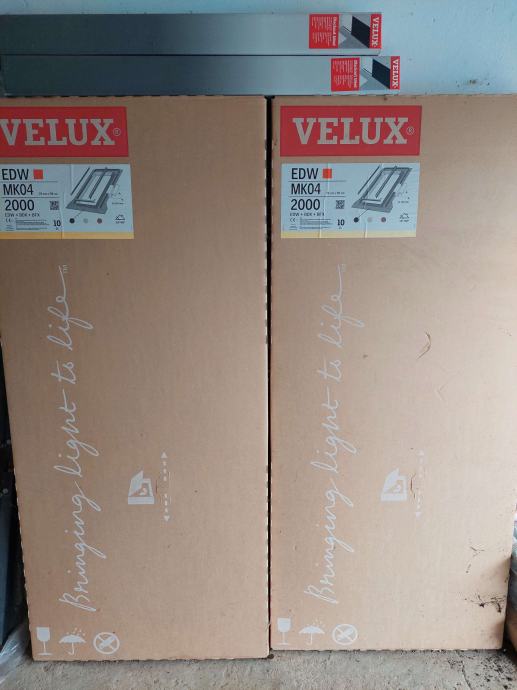 Novi VELUX GPU MK04 0070 krovni prozor s opšavom i sjenilom