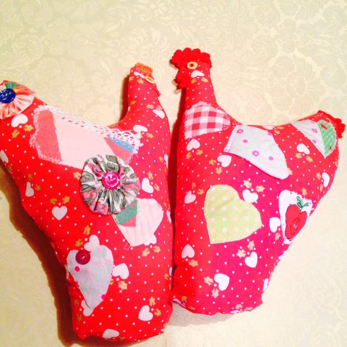 Ukrasne koke - jastučići u obliku kokoši i pijevca - par