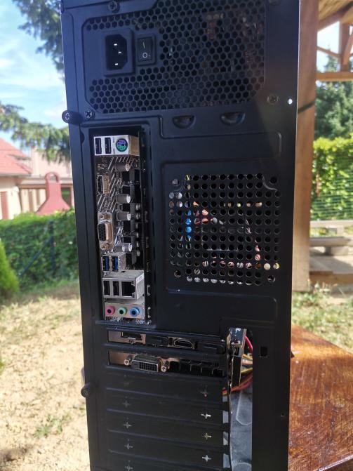 *GODINU DANA RABLJENI* PC ODLICNE KOMPONENTE