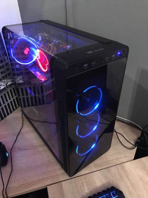 Kuciste Thermaltake View 37*RGB* +3 rgb ventilatora