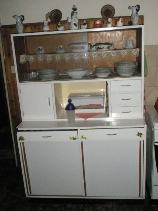 Kuhinjski ormar- starinski