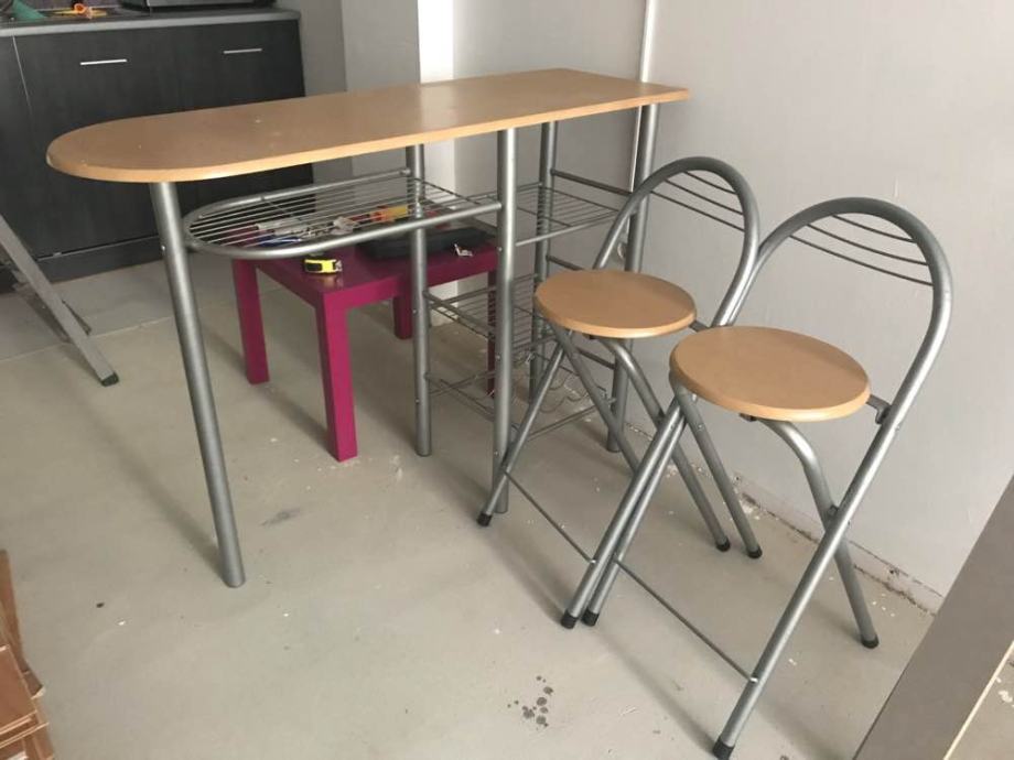 Kuhinjski stol - šank sa dvije stolice