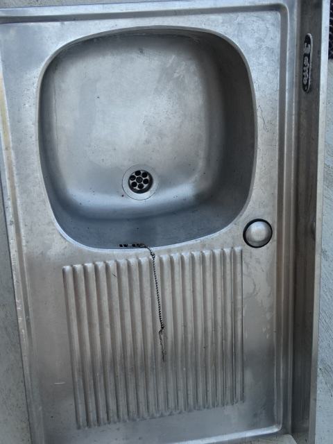 Pleh za sudoper (kupljen u Švedskoj) veoma kvalitetan, POVOLJNO