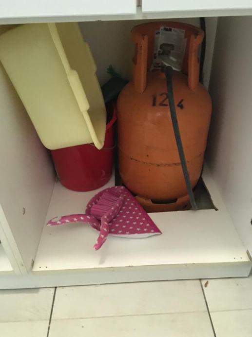 Prodajem! Mini kuhinja, sudoper, napa Gorenje, plinska boca