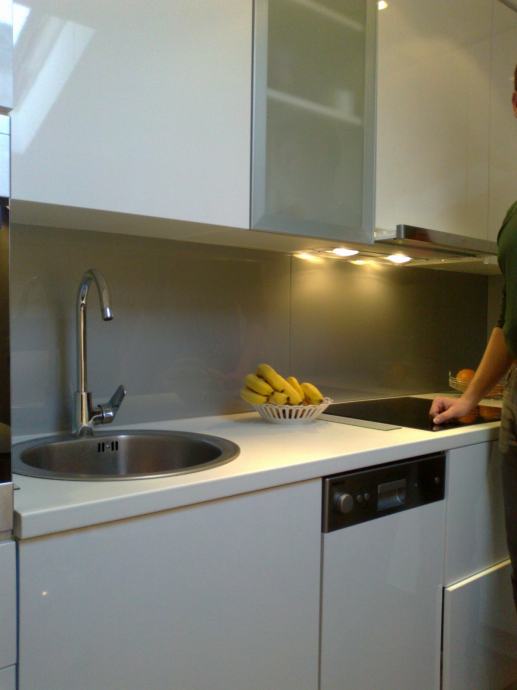 Staklo za kuhinjske zidove. Lacobel Metal Grey. Izmjera i montaža