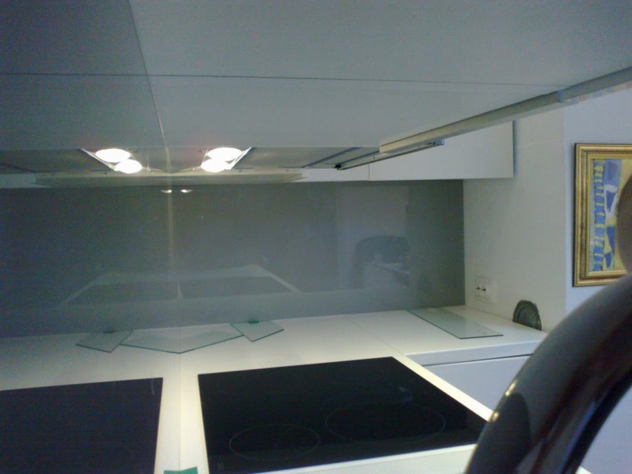 Staklo za kuhinjske zidove. Lacobel Metal Grey. Izmjera i montaža