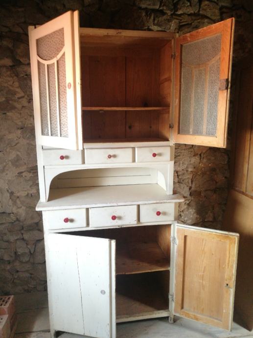 stari kuhinjski ormar - kredenc