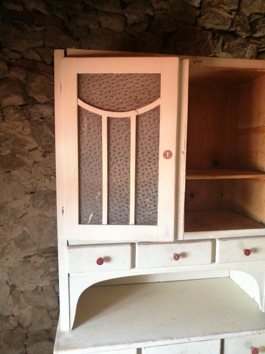 stari kuhinjski ormar - kredenc