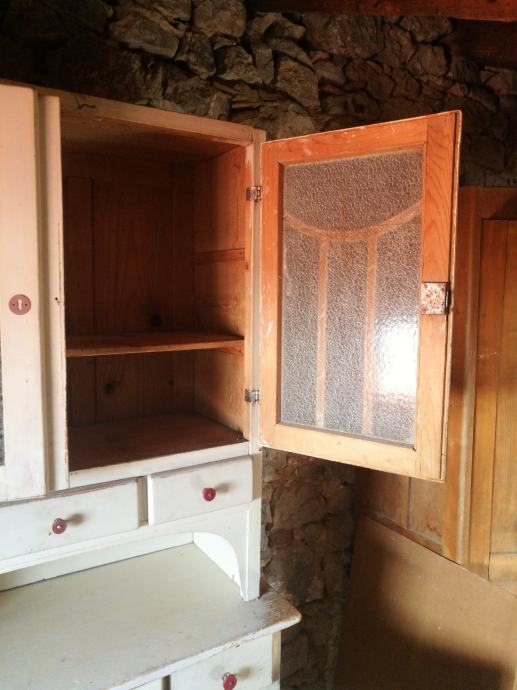 stari kuhinjski ormar - kredenc
