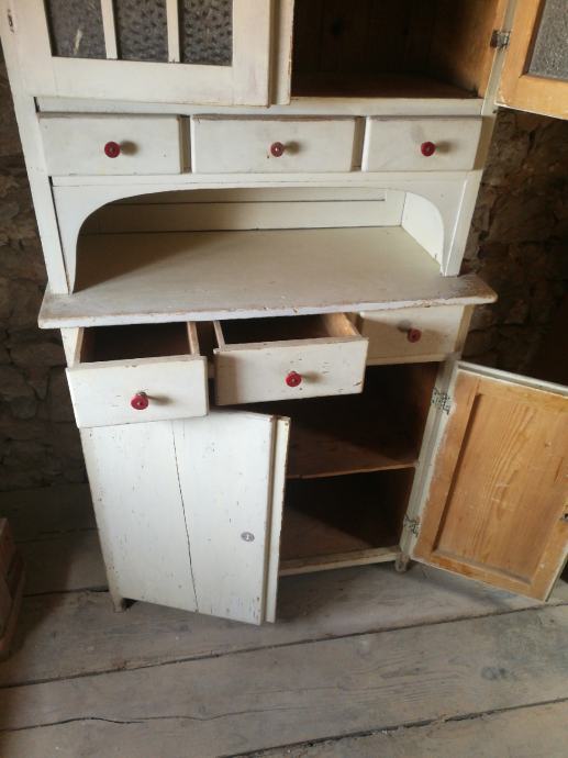 stari kuhinjski ormar - kredenc