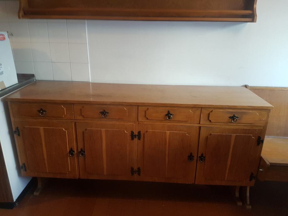 Starinski kuhinjski ormarić