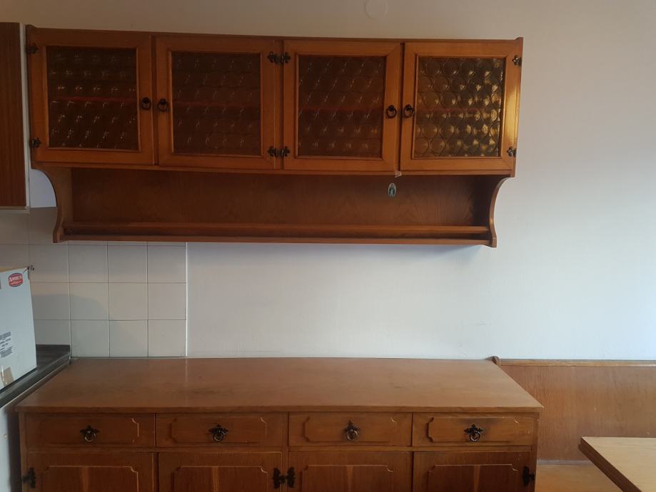 Starinski kuhinjski ormarić