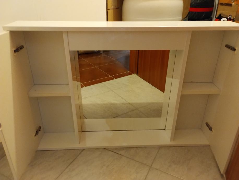 KUPAONSKI ORMARIĆ SA OGLEDALOM - polovni prodajem