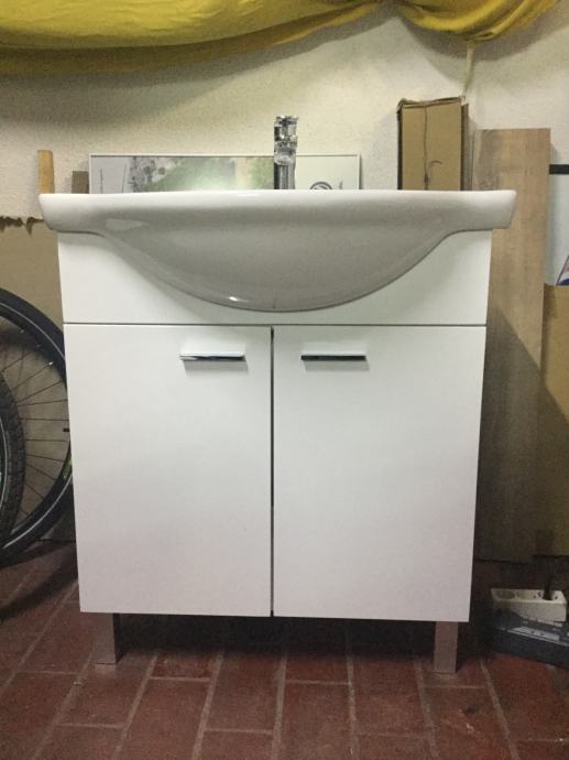 Kupaonski ormarić prodajem